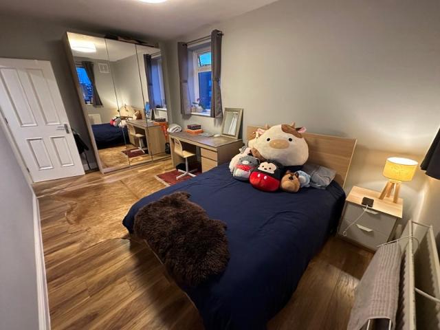 Apartment at Alfreda Street, Greater London