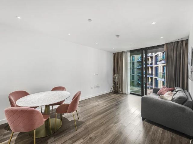 Apartment at Alie Street, Greater London