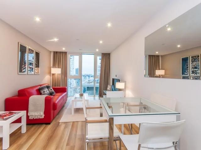 Apartment at Alie Street, Greater London