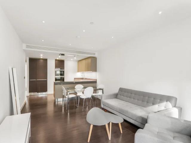 Apartment at Alie Street, Greater London
