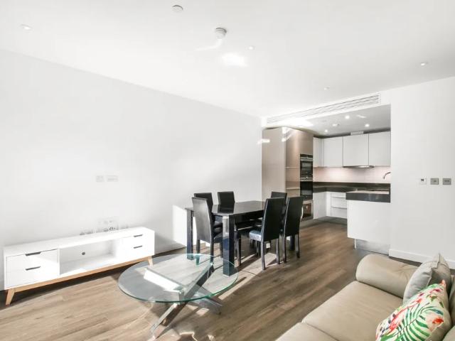 Apartment at Alie Street, Greater London