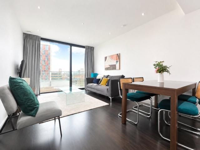 Apartment at Alie Street, Greater London