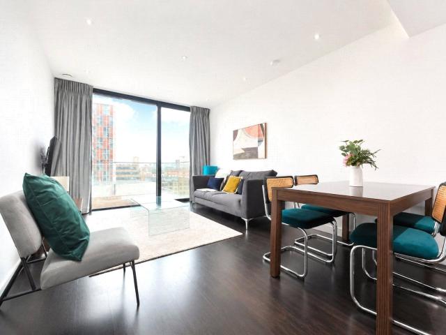 Apartment at Alie Street, Greater London
