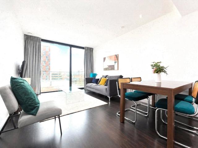 Apartment at Alie Street, Greater London