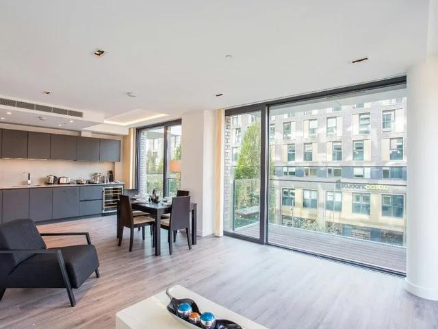 Apartment at Alie Street, Greater London