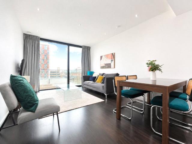 Apartment at Alie Street, Greater London