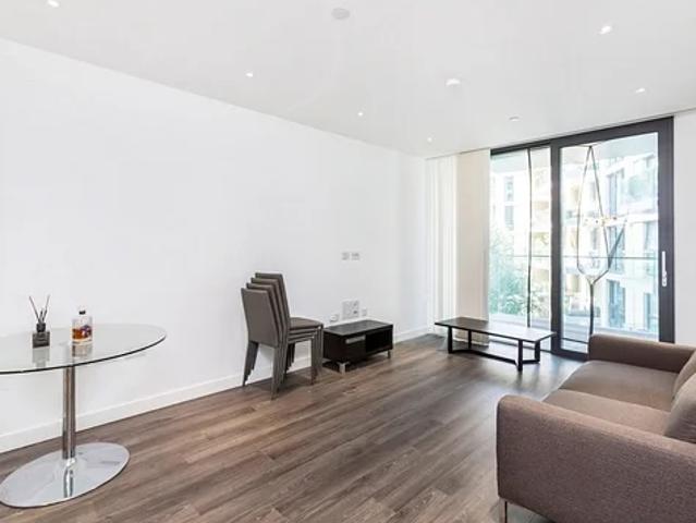 Apartment at Alie Street, Greater London