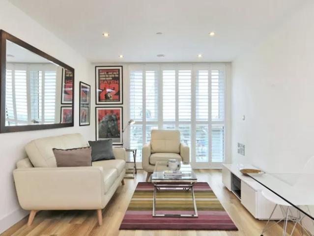 Apartment at Alie Street, Greater London