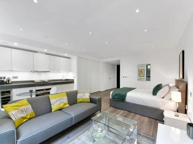 Apartment at Alie Street, Greater London