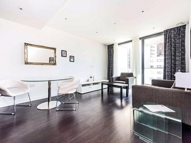 Apartment at Alie Street, Greater London