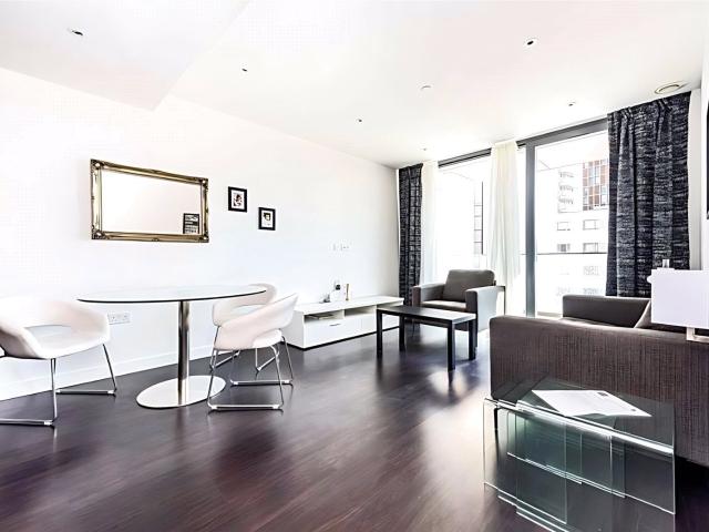 Apartment at Alie Street, Greater London