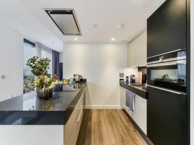 Apartment at Alie Street, Greater London