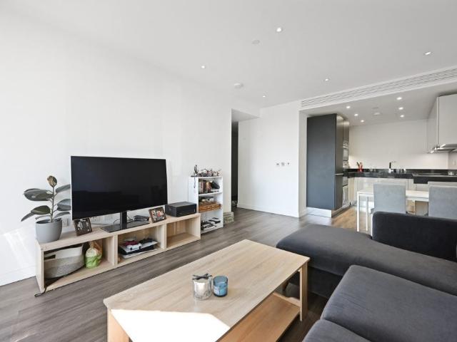 Apartment at Alie Street, Greater London