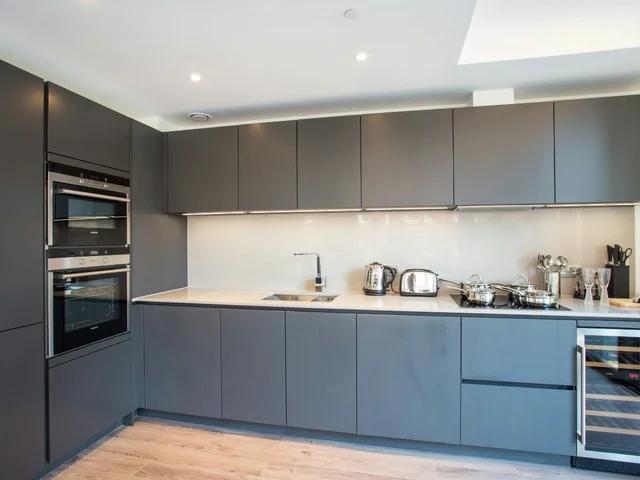 Apartment at Alie Street, Greater London