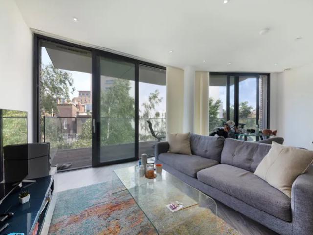 Apartment at Alie Street, Greater London