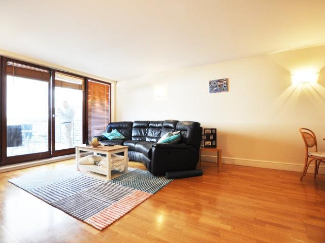 Apartment at Alie Street, Greater London