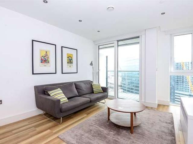 Apartment at Alie Street, Greater London