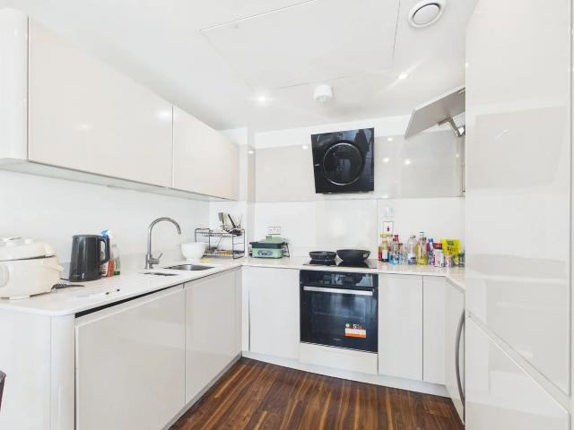 Apartment at Alie Street, Greater London