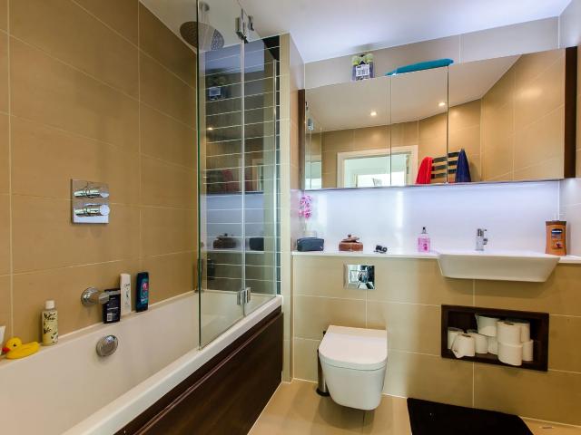 Apartment at Alie Street, Greater London