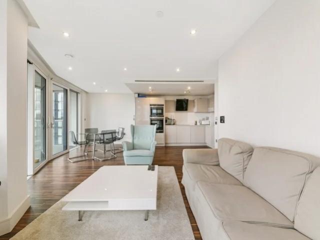 Apartment at Alie Street, Greater London
