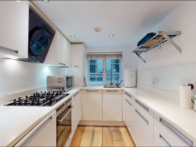 Apartment at Alie Street, Greater London