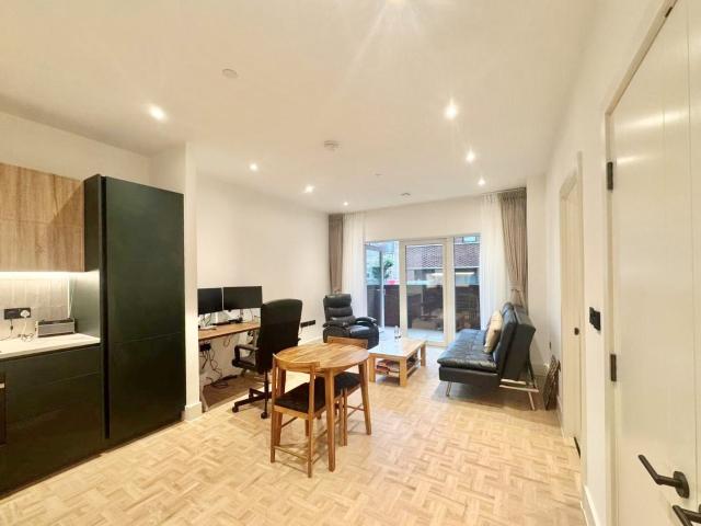 Apartment at Aliwal Road, Greater London