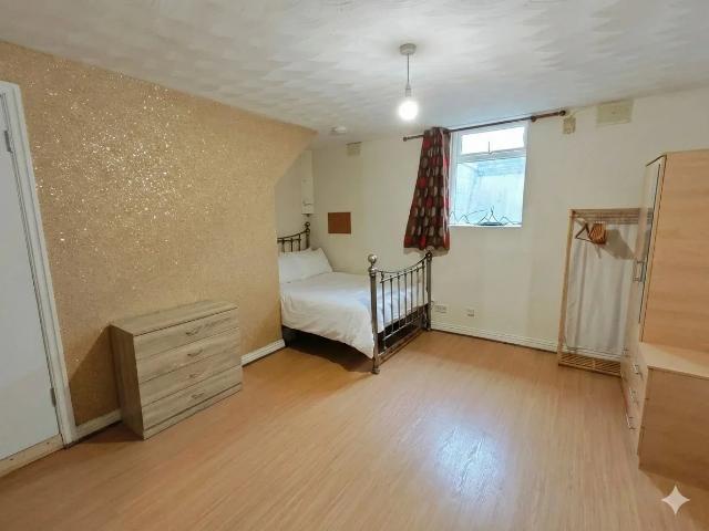 Apartment at All Saints Road, Bradford
