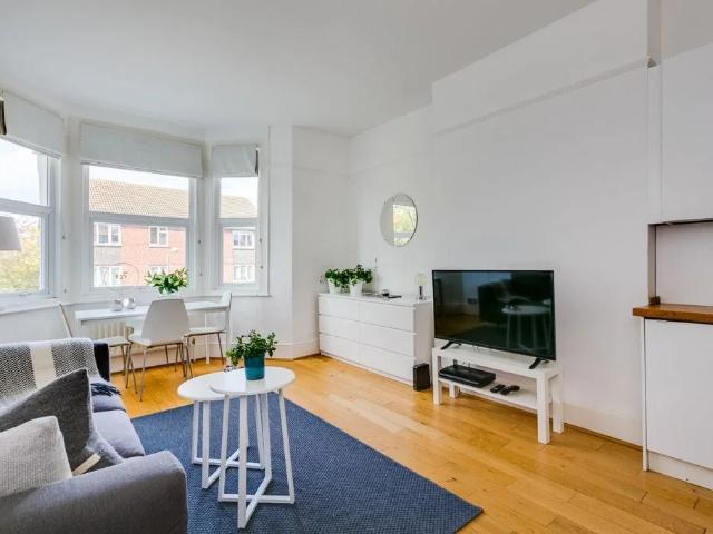 Apartment at Allfarthing Lane, Greater London
