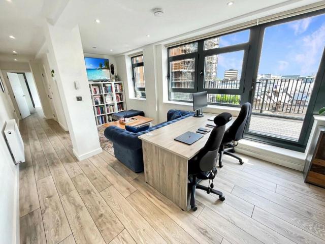 Apartment at Alma Street, Luton