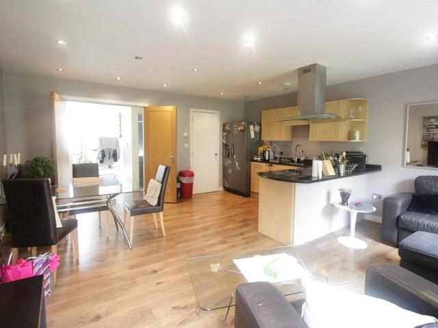Apartment at Alpha Grove, Greater London