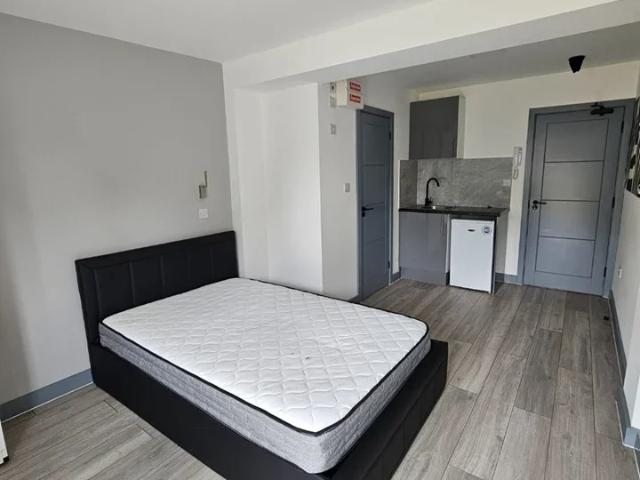 Apartment at Apple Tree Avenue, Greater London