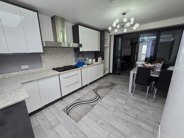 Apartment at Arundel Close, Greater London
