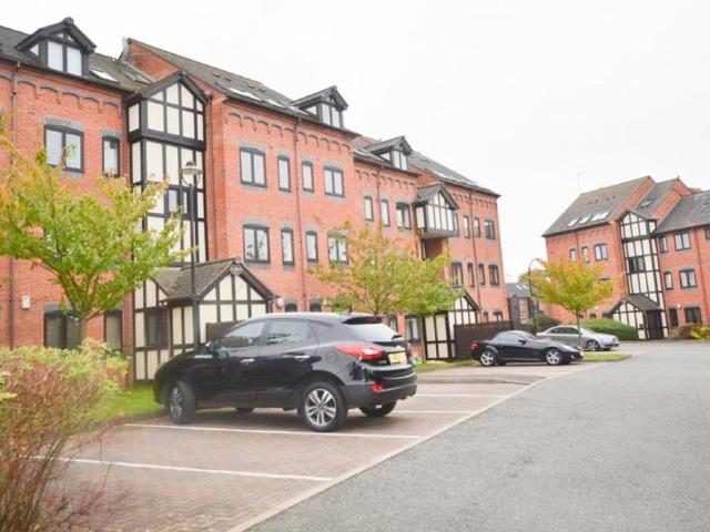 Apartment at Aragon Drive, Warwick