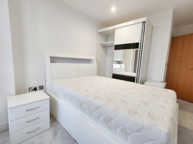 Apartment at Arcadia Avenue, Greater London