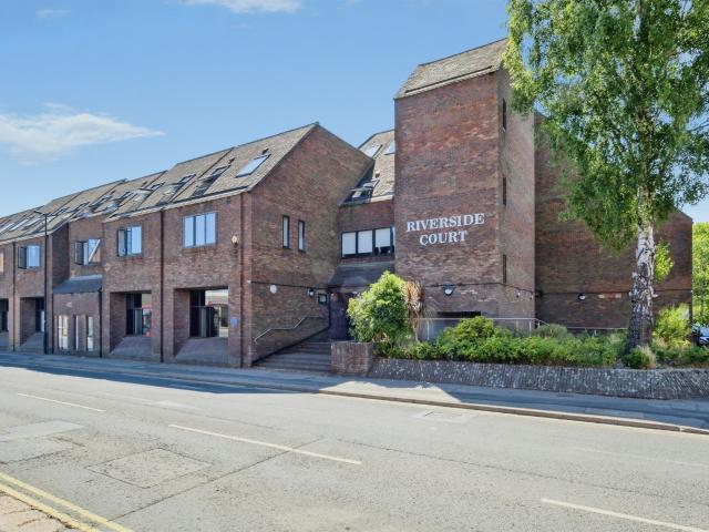 Apartment at Archers Court, Salisbury