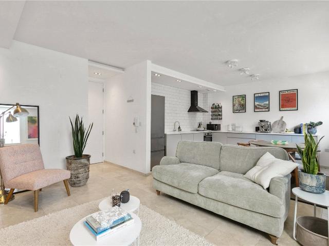 Apartment at Ardleigh Road, Greater London