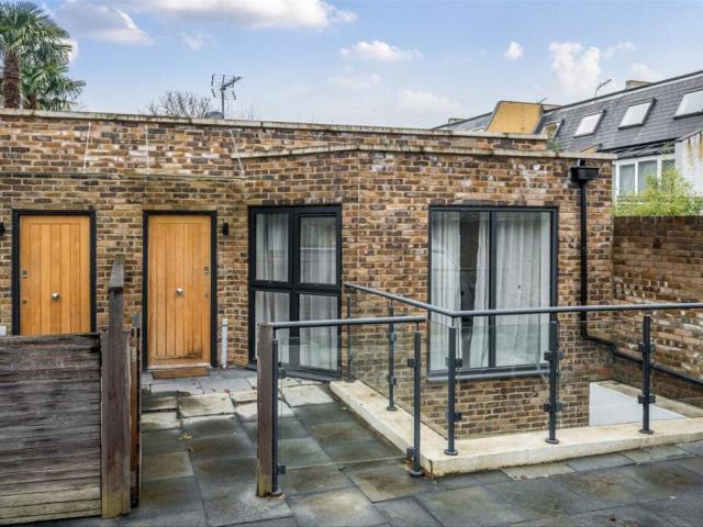 Apartment at Ardshiel Close, Greater London
