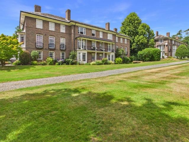 Apartment at Ardrossan Close, Slough