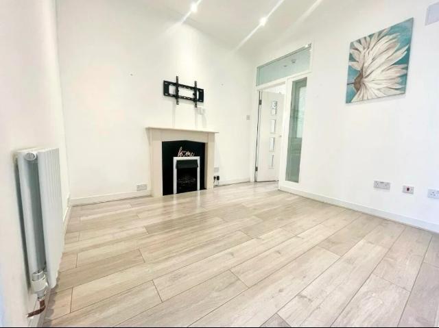 Apartment at Arnold Road, Greater London
