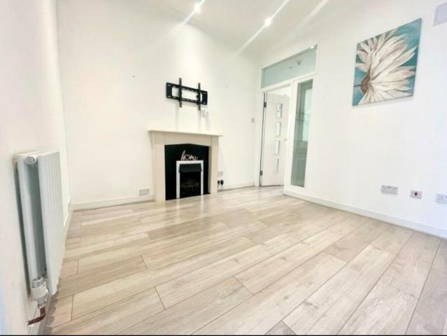 Apartment at Arnold Road, Greater London