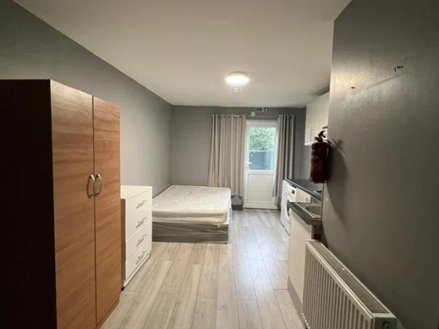 Apartment at Ascot Close, Greater London