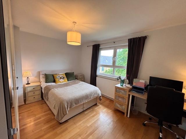 Apartment at Ashchurch Grove, Greater London