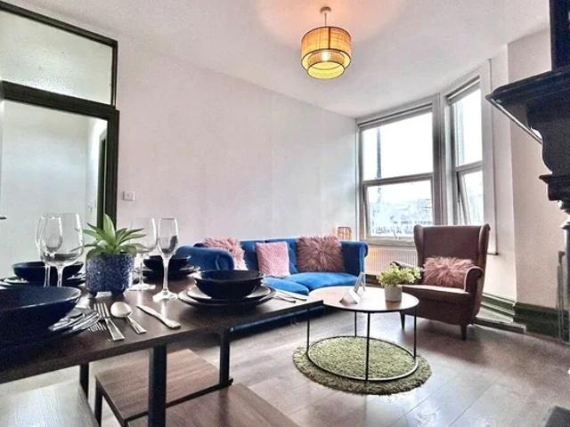 Apartment at Ashchurch Terrace, Greater London