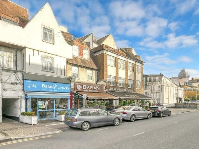 Apartment at Ashbourne Avenue, Greater London