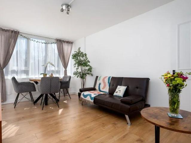 Apartment at Ashbourne Close, Greater London