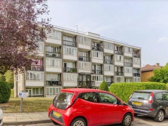 Apartment at Ashbourne Close, Greater London