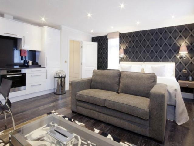 Apartment at Ashburn Gardens, Greater London