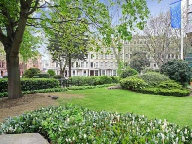 Apartment at Ashburn Gardens, Greater London