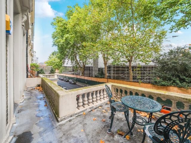 Apartment at Ashburn Gardens, Greater London