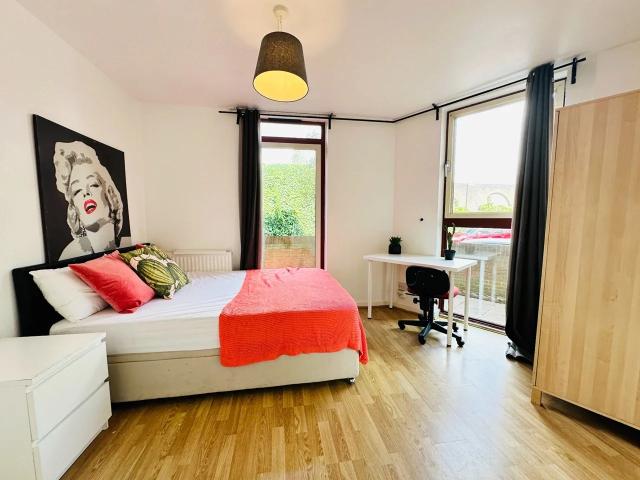 Apartment at Asher Way, Greater London